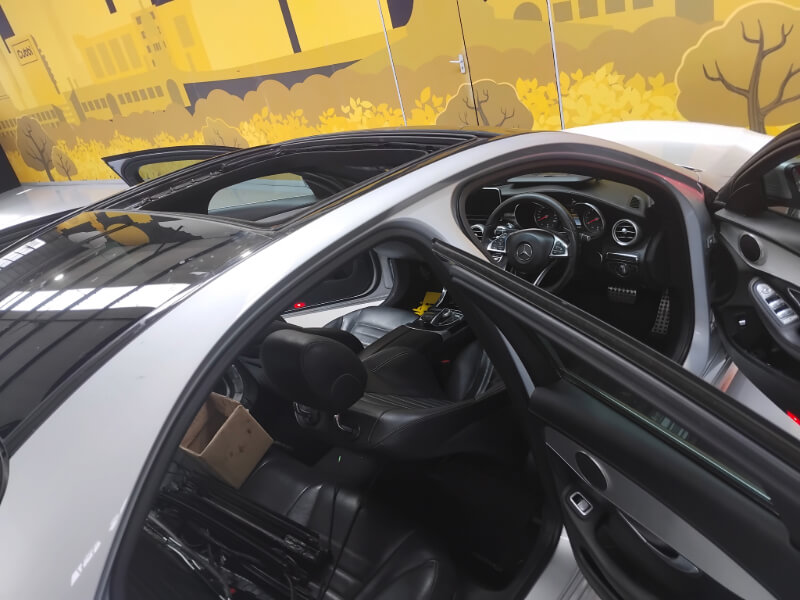 Sunroof Jammed on One Side – Mercedes Benz | Carnec Sunroofs Blog